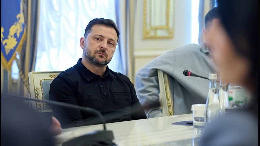 Volodymyr Zelensky décore des journalistes de plusieurs médias ...